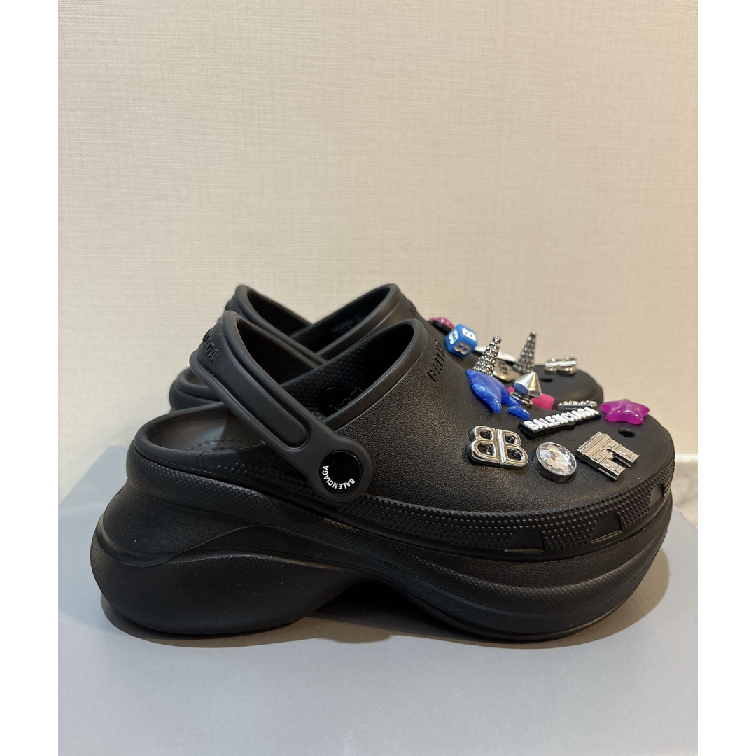 BALENCIAGA - 2025新作 BALENCIAGA CROCSミュール JIBBITZ 36の BALENCIAGA - 2025新作 BALENCIAGA CROCSミュール JIBBITZ 36の