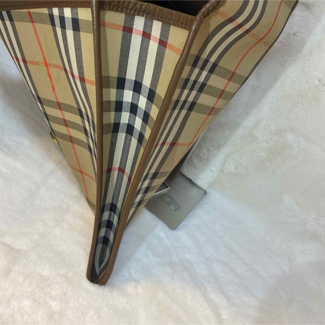 BURBERRY - 良品・A4収納✨バーバリー クラッチバッグ ノバ BURBERRY - 良品・A4収納✨バーバリー クラッチバッグ ノバ