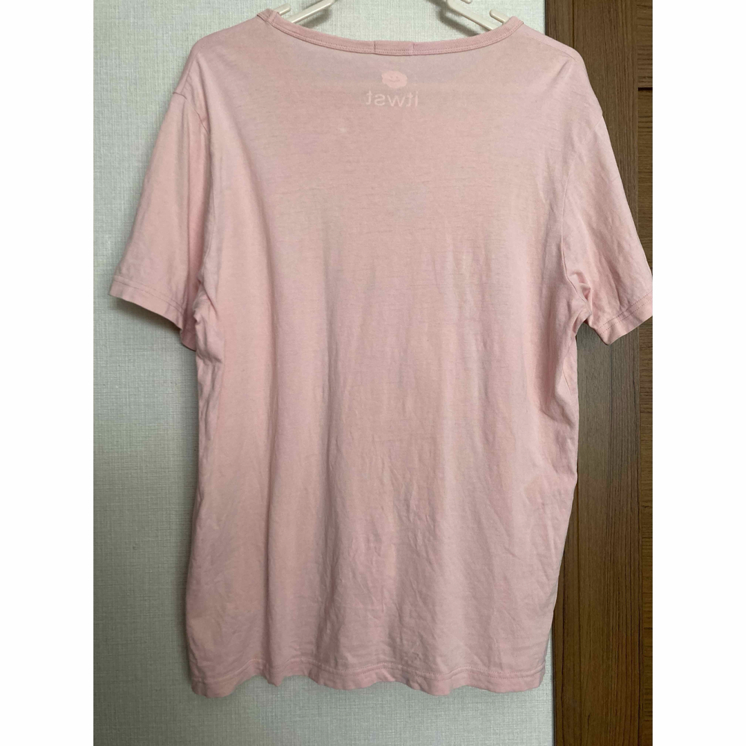 GU - Tシャツ 半袖 グラフティー ピンク GU Lの通販 by GU - Tシャツ 半袖 グラフティー ピンク GU Lの通販 by