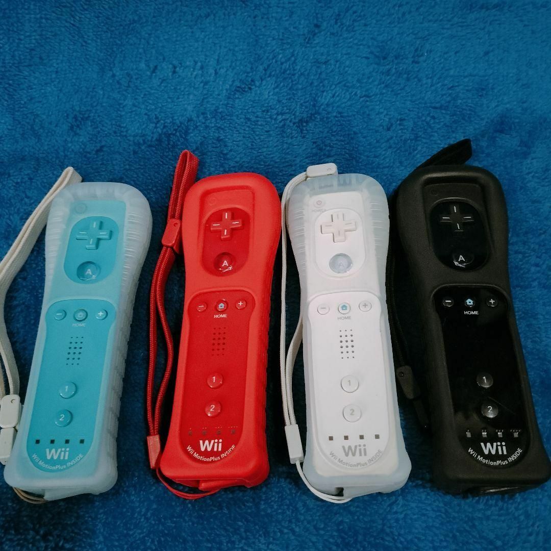 Wii - 任天堂 純正 Wiiリモコンプラス 4色セット カバー紐付きの Wii - 任天堂 純正 Wiiリモコンプラス 4色セット カバー紐付きの