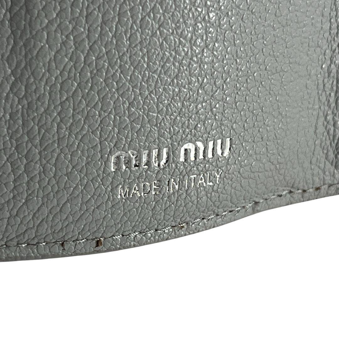 MIU MIU - ミュウミュウ 三つ折り財布 マドラス パール リボン MIU MIU - ミュウミュウ 三つ折り財布 マドラス パール リボン