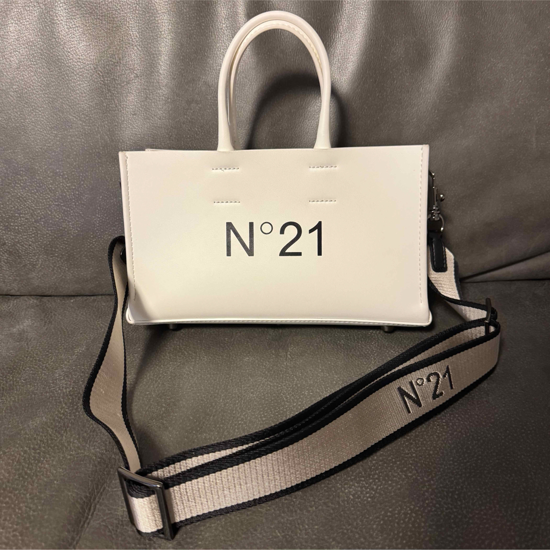 N°21 - N21 ヌメロヴェントゥーノ バッグ ショルダー付きの通販 N°21 - N21 ヌメロヴェントゥーノ バッグ ショルダー付きの通販