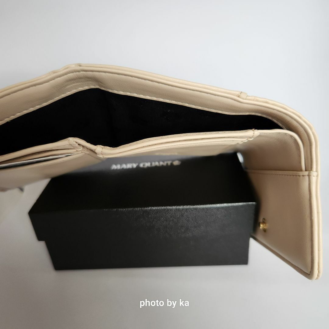 MARY QUANT - 新品 ベージュ マリークワント デイジー 折財布 MARY QUANT - 新品 ベージュ マリークワント デイジー 折財布
