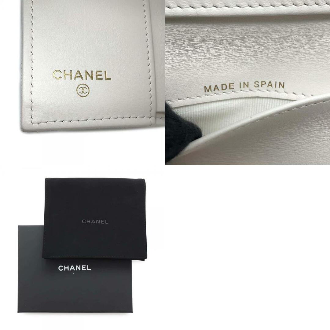 CHANEL - シャネル 三つ折り財布 マトラッセ スモール フラップ CHANEL - シャネル 三つ折り財布 マトラッセ スモール フラップ