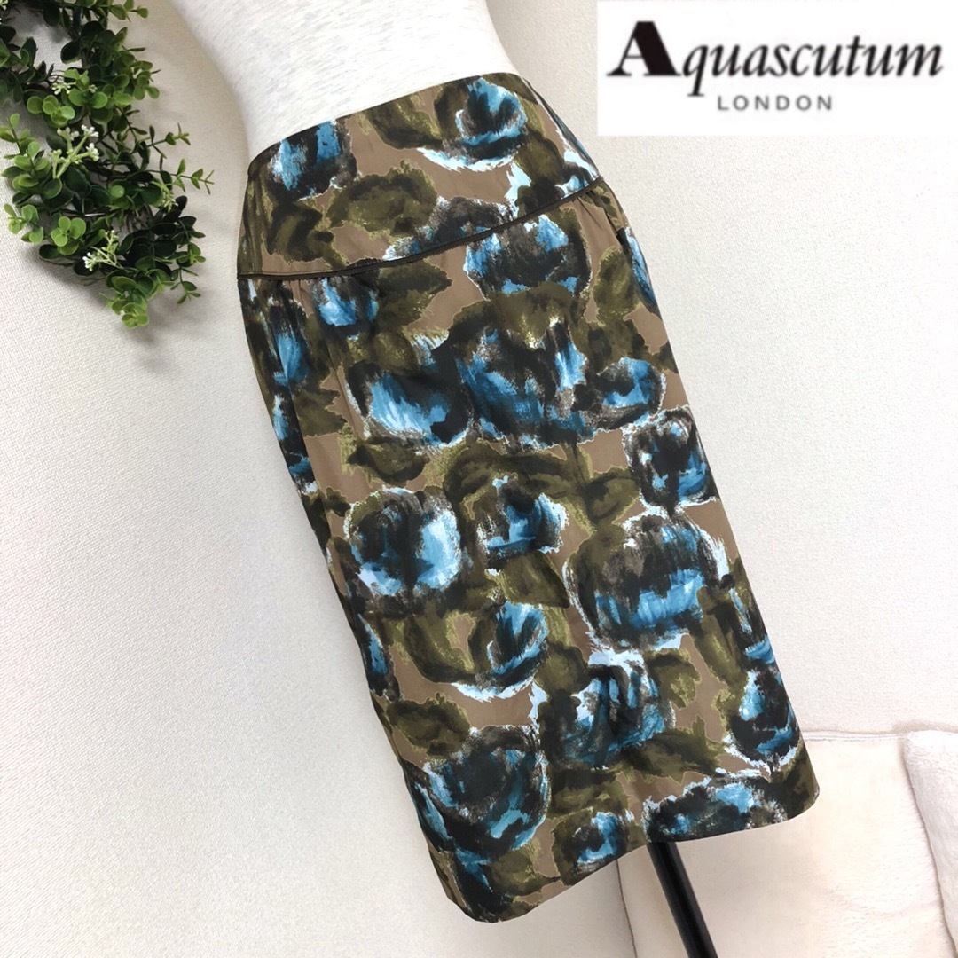 AQUA SCUTUM - アクアスキュータムの美しいプリントのタイト AQUA SCUTUM - アクアスキュータムの美しいプリントのタイト