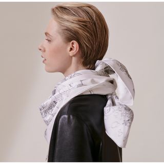 HERMES - 未使用☆エルメス Hermes シーケンス 馬柄 ピンク カレ HERMES - 未使用☆エルメス Hermes シーケンス 馬柄 ピンク カレ