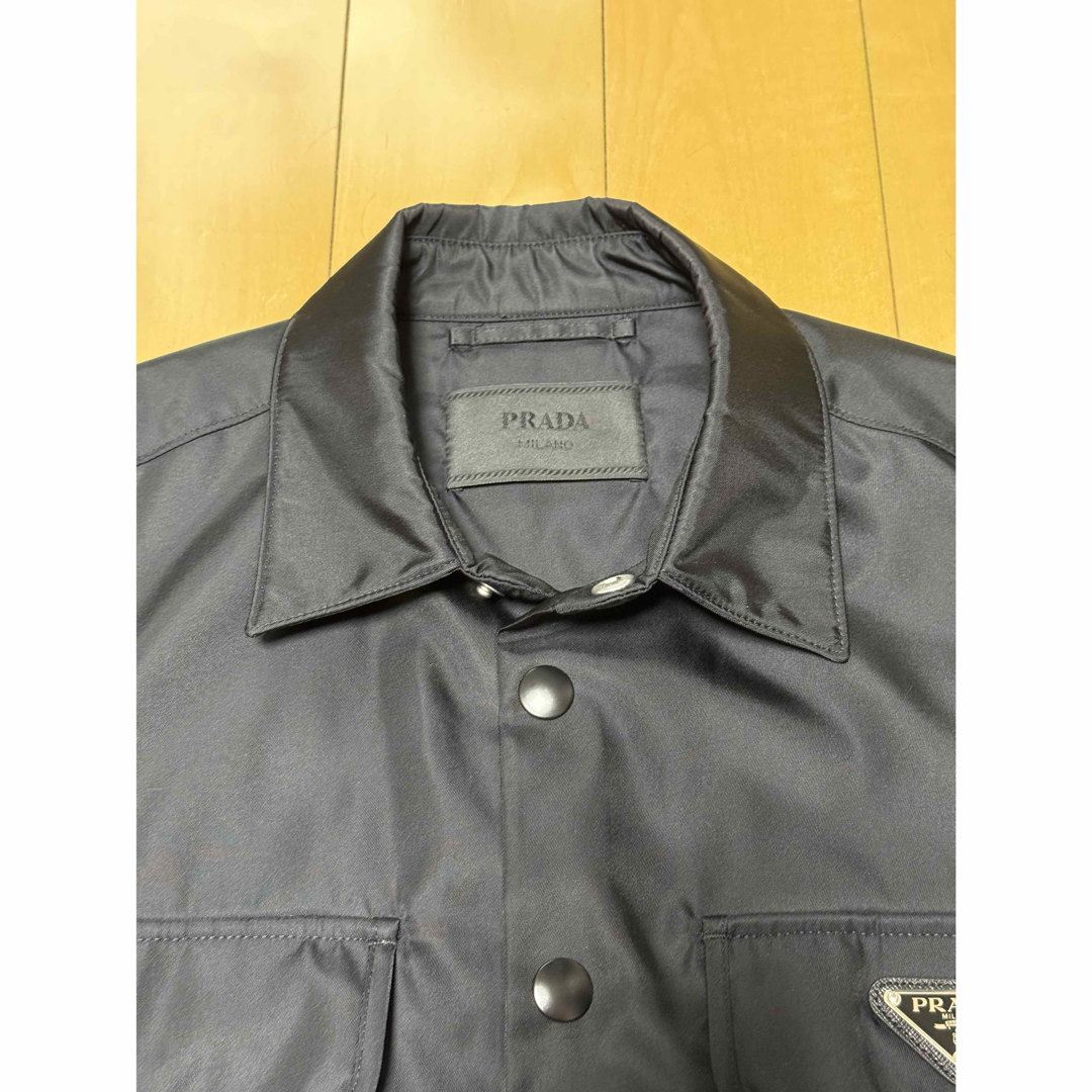 PRADA - PRADA Re Nylonトライアングルロゴシャツジャケットの PRADA - PRADA Re Nylonトライアングルロゴシャツジャケットの