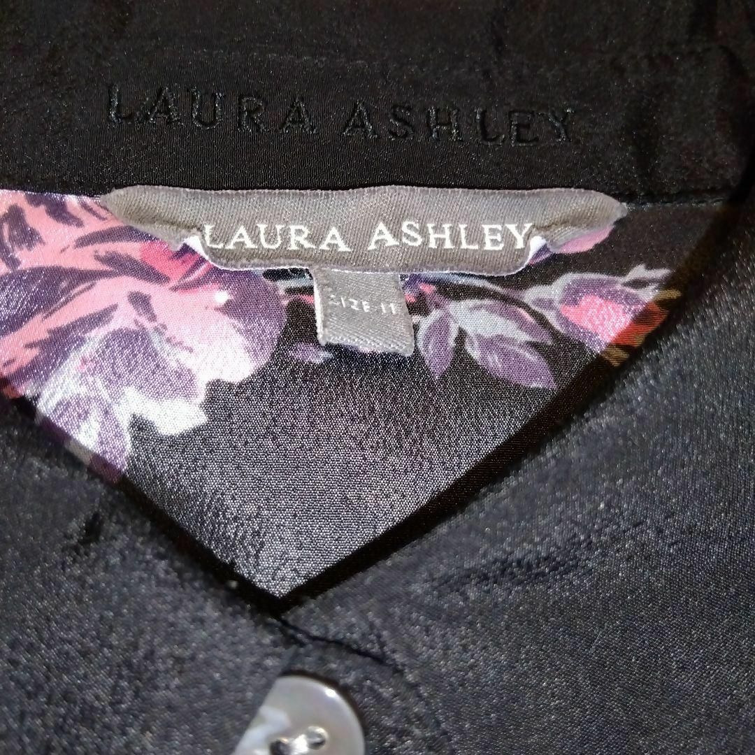 LAURA ASHLEY - ローラアシュレイ 花柄シャツワンピース バラ 黒 LAURA ASHLEY - ローラアシュレイ 花柄シャツワンピース バラ 黒