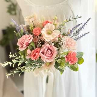 ピンクアネモネ×くすみピンククラッチブーケ☆ブートニアの通販 ピンクアネモネ×くすみピンククラッチブーケ☆ブートニアの通販