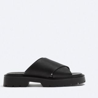 ZARA - zara チャンキークロスサンダルの通販 by LUNA shop ZARA - zara チャンキークロスサンダルの通販 by LUNA shop