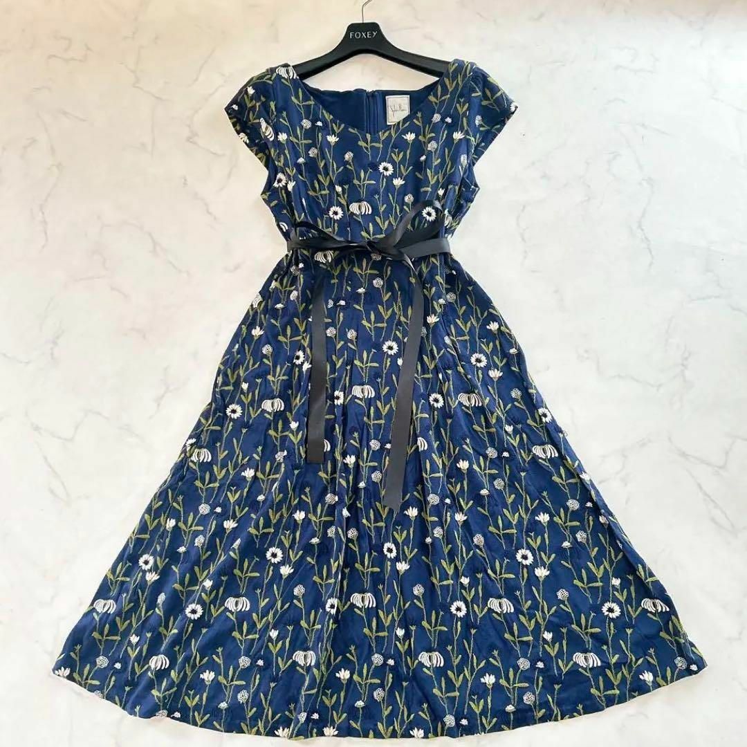 Sybilla - 美品✨Lサイズ꧁シビラ꧂ 総刺繍 ワンピース 花柄 Sybilla - 美品✨Lサイズ꧁シビラ꧂ 総刺繍 ワンピース 花柄