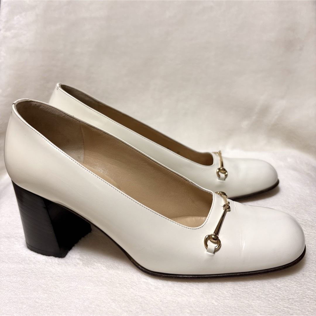 GUCCI - 美品 VINTAGE GUCCI ホースビット パンプス ホワイトの GUCCI - 美品 VINTAGE GUCCI ホースビット パンプス ホワイトの
