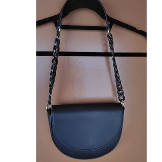 GU - 『GU』リアルレザーカメラバッグの通販 by まゆ's shop GU - 『GU』リアルレザーカメラバッグの通販 by まゆ's shop