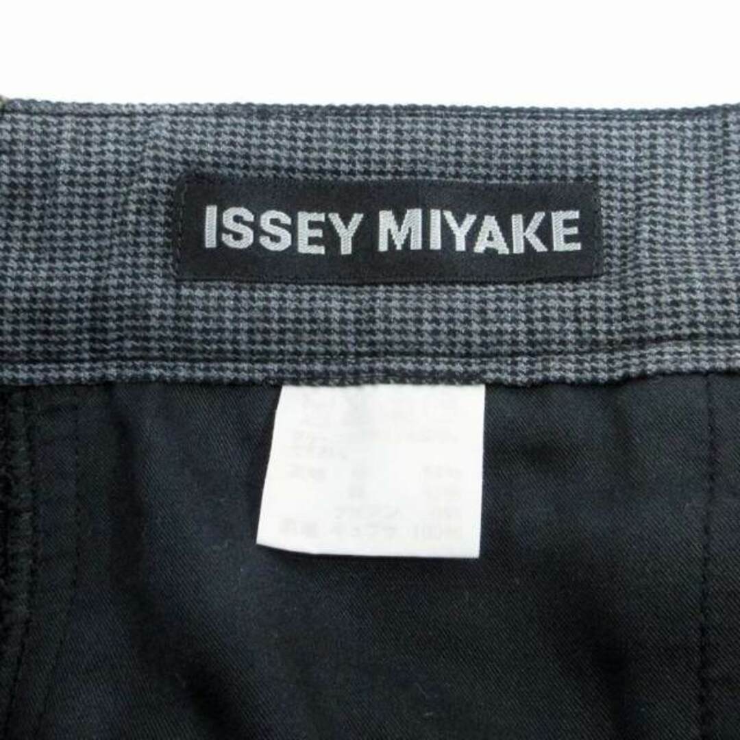 ISSEY MIYAKE - イッセイミヤケ 美品 テーパードパンツ ISSEY MIYAKE - イッセイミヤケ 美品 テーパードパンツ