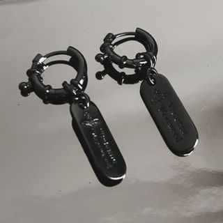 Vivienne Westwood(スカル ・ ピアス)のフリマアイテム一覧 Vivienne Westwood(スカル ・ ピアス)のフリマアイテム一覧