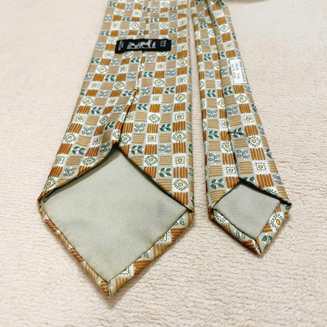 HERMES - エルメス ネクタイ 花柄 幾何学 ベージュ シルク 高級 HERMES - エルメス ネクタイ 花柄 幾何学 ベージュ シルク 高級