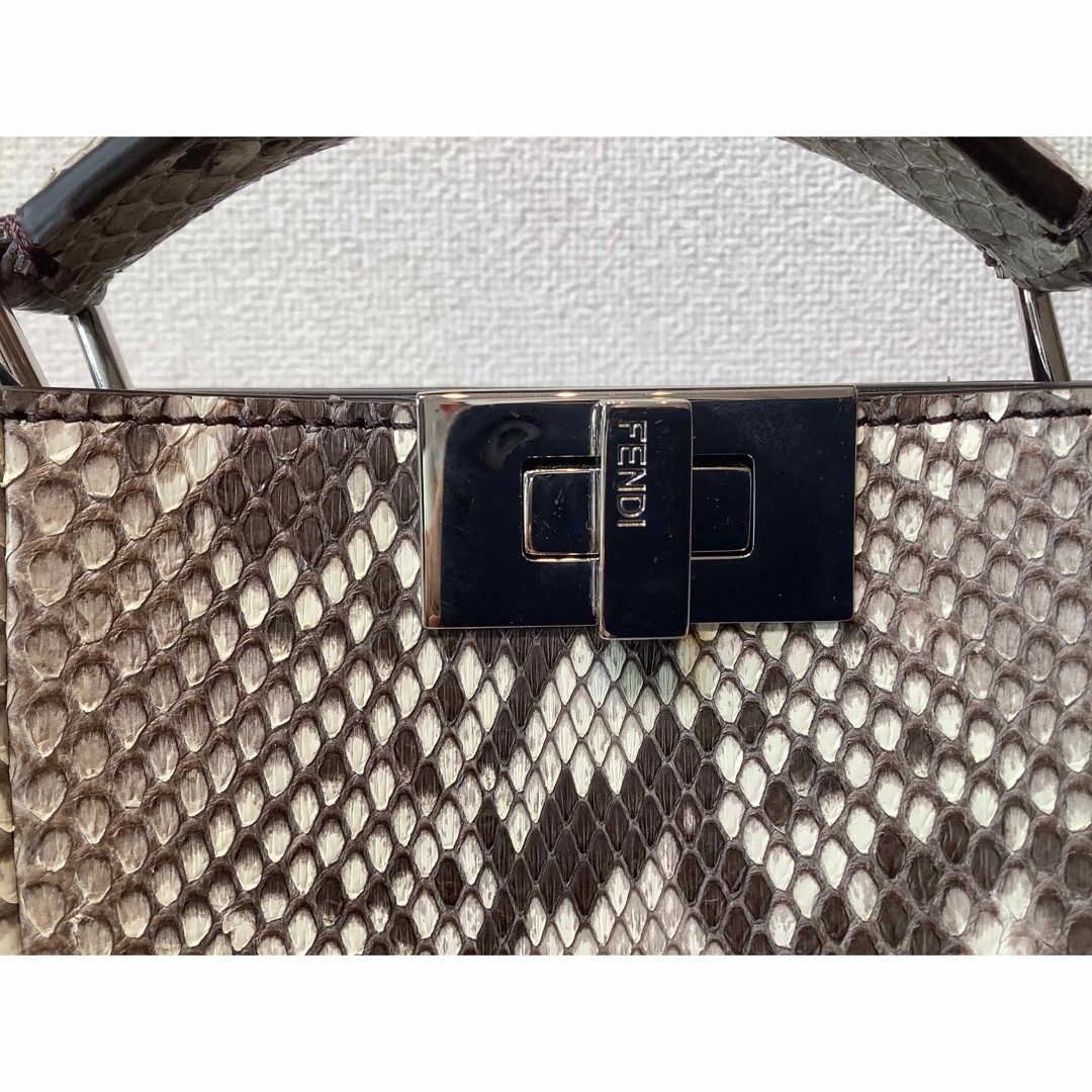 FENDI - FENDI ヘビ革トートバッグ グレー系の通販 by あるじゃ FENDI - FENDI ヘビ革トートバッグ グレー系の通販 by あるじゃ