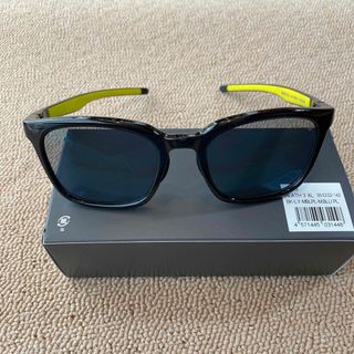 PRADA - 正規良 プラダ ハイド着 バロック ロゴ バタフライ PRADA - 正規良 プラダ ハイド着 バロック ロゴ バタフライ