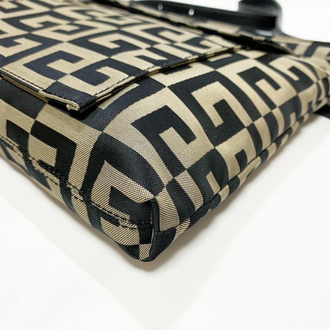 GIVENCHY - 【美品】GIVENCHY ハンドバッグ Gロゴ総柄 GIVENCHY - 【美品】GIVENCHY ハンドバッグ Gロゴ総柄