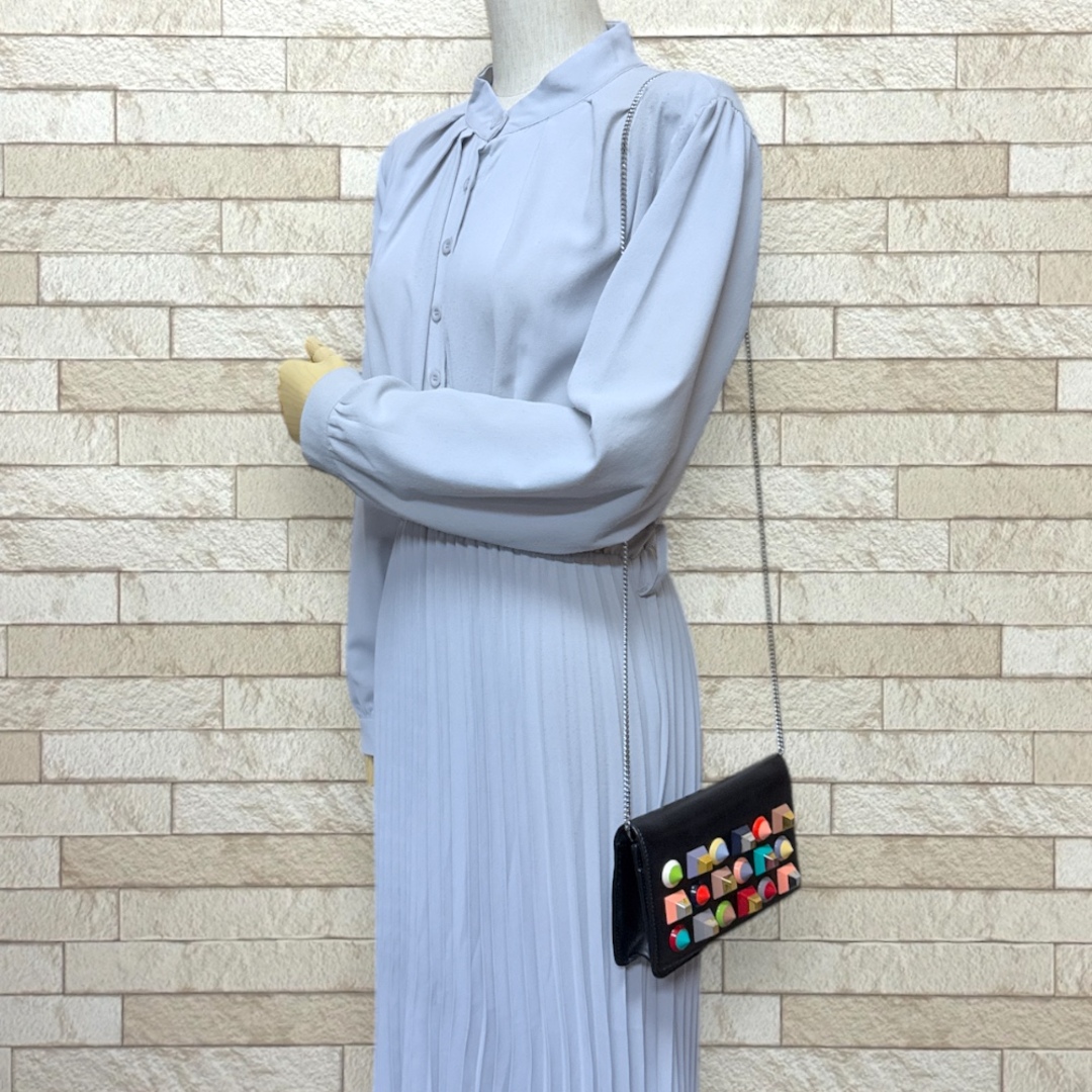 FENDI - フェンディ マルチスタッズ ショルダーバッグ レザー FENDI - フェンディ マルチスタッズ ショルダーバッグ レザー