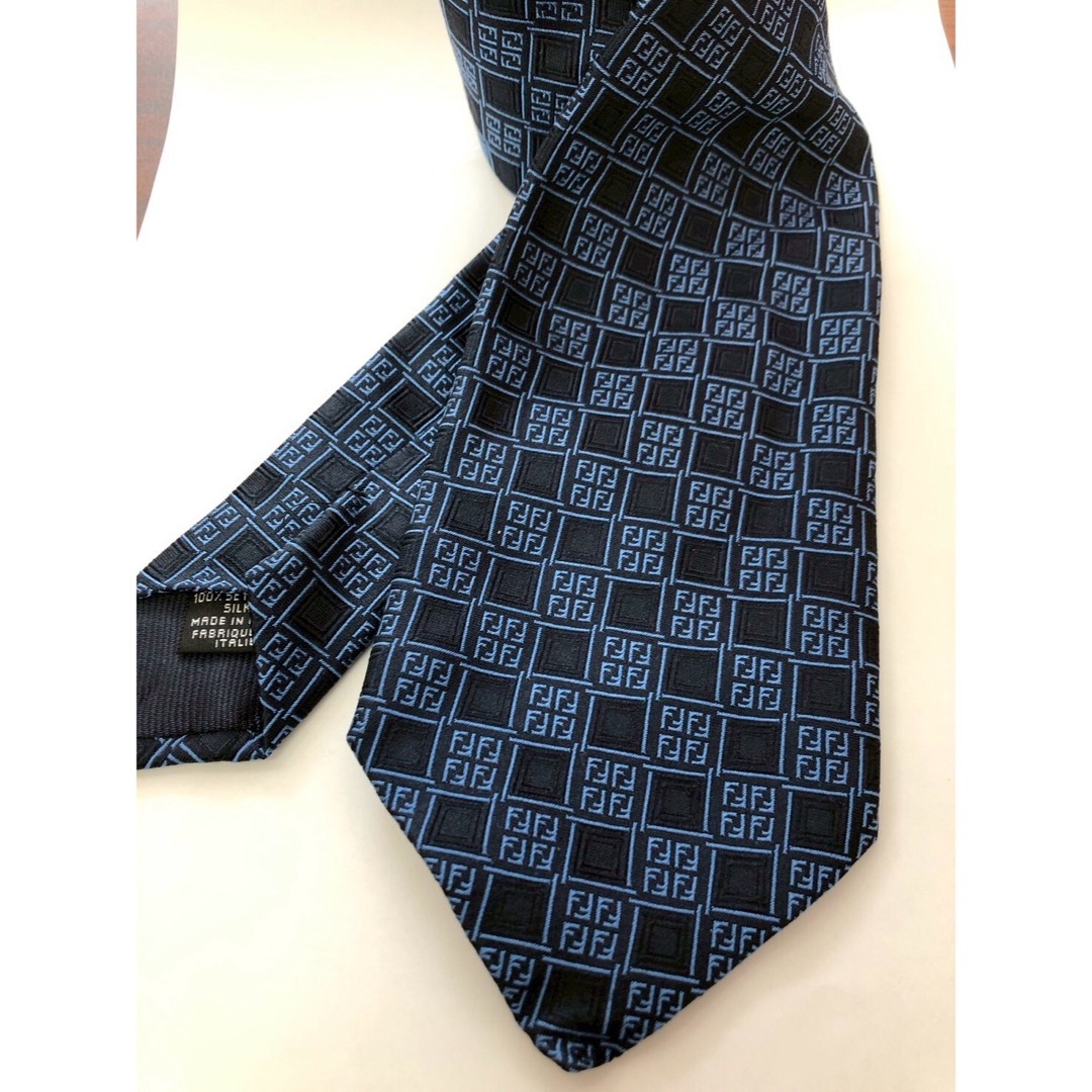 FENDI - ○FEBDI フェンディ シルク ネクタイ ネイビーの通販 by FENDI - ○FEBDI フェンディ シルク ネクタイ ネイビーの通販 by