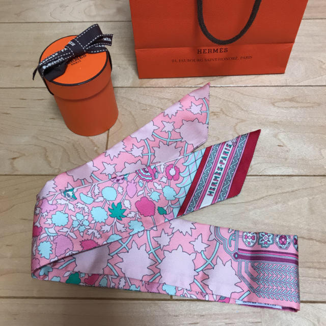 新品・未使用 エルメス ツイリー ペルシャ絨毯 ピンク 新品・未使用 エルメス ツイリー ペルシャ絨毯 ピンク