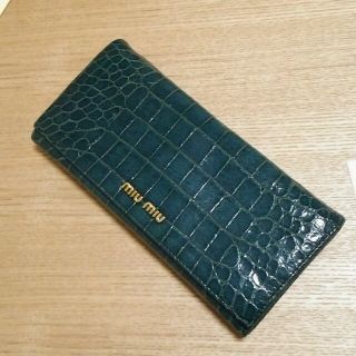 MIU MIU(財布 ・ グリーン・カーキ/緑色系)のフリマアイテム一覧 MIU MIU(財布 ・ グリーン・カーキ/緑色系)のフリマアイテム一覧